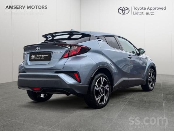 Grey Toyota C-HR 2023 in Riga, with an engine capacity of 1.80 L and mileage of 47 thousand km for 22900 €, photo 2 on AUTOMOTO.COM.LV