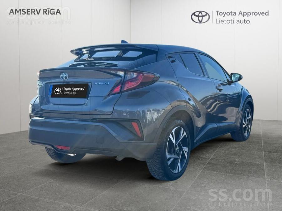 Pelēks Toyota C-HR 2023 Rīga, ar dzinēja tilpumu 1.80 L un nobraukumu 49 tūkst. km par 22900 €, foto 3 vietnē AUTOMOTO.COM.LV