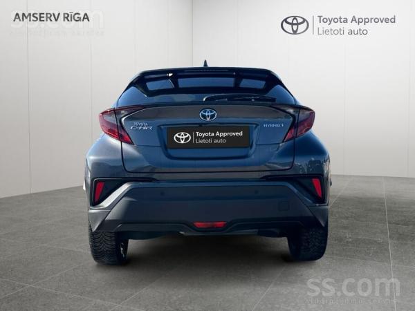 Pelēks Toyota C-HR 2023 Rīga, ar dzinēja tilpumu 1.80 L un nobraukumu 49 tūkst. km par 22900 €, foto 4 vietnē AUTOMOTO.COM.LV