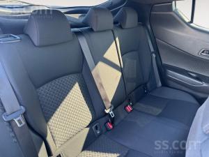 Pelēks Toyota C-HR 2023 Rīga, ar dzinēja tilpumu 1.80 L un nobraukumu 49 tūkst. km par 22900 €, foto 8 vietnē AUTOMOTO.COM.LV