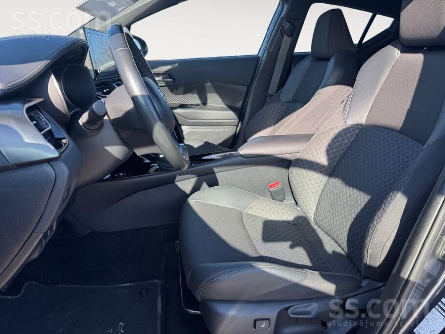 Pelēks Toyota C-HR 2023 Rīga, ar dzinēja tilpumu 1.80 L un nobraukumu 49 tūkst. km par 22900 €, foto 12 vietnē AUTOMOTO.COM.LV