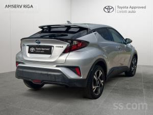 Grey Toyota C-HR 2023 in Riga, with an engine capacity of 1.80 L and mileage of 48 thousand km for 22900 €, photo 3 on AUTOMOTO.COM.LV