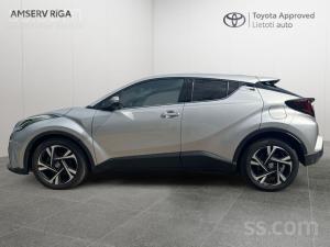 Grey Toyota C-HR 2023 in Riga, with an engine capacity of 1.80 L and mileage of 48 thousand km for 22900 €, photo 4 on AUTOMOTO.COM.LV