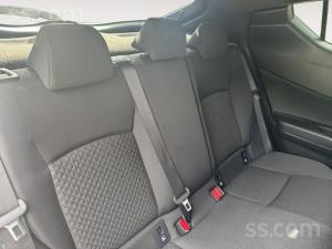 Grey Toyota C-HR 2023 in Riga, with an engine capacity of 1.80 L and mileage of 48 thousand km for 22900 €, photo 8 on AUTOMOTO.COM.LV