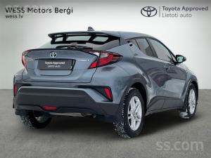 Pelēks Toyota C-HR 2023 Rīga, ar dzinēja tilpumu 1.80 L un nobraukumu 62 tūkst. km par 21990 €, foto 3 vietnē AUTOMOTO.COM.LV