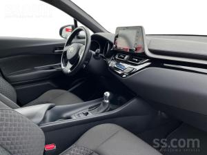 Pelēks Toyota C-HR 2023 Rīga, ar dzinēja tilpumu 1.80 L un nobraukumu 62 tūkst. km par 21990 €, foto 7 vietnē AUTOMOTO.COM.LV