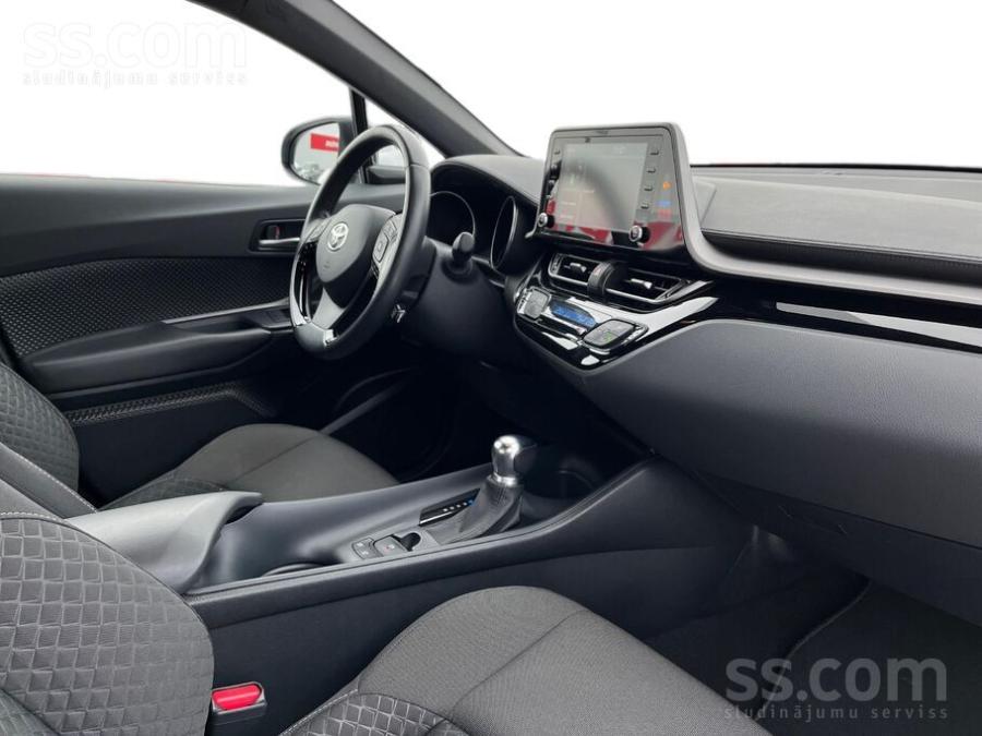 Pelēks Toyota C-HR 2023 Rīga, ar dzinēja tilpumu 1.80 L un nobraukumu 62 tūkst. km par 21990 €, foto 7 vietnē AUTOMOTO.COM.LV