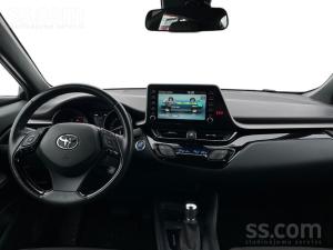 Pelēks Toyota C-HR 2023 Rīga, ar dzinēja tilpumu 1.80 L un nobraukumu 62 tūkst. km par 21990 €, foto 9 vietnē AUTOMOTO.COM.LV