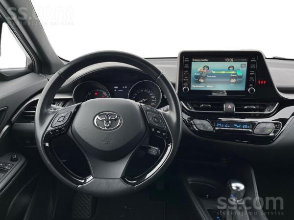 Grey Toyota C-HR 2023 in Riga, with an engine capacity of 1.80 L and mileage of 62 thousand km for 21990 €, photo 9 on AUTOMOTO.COM.LV