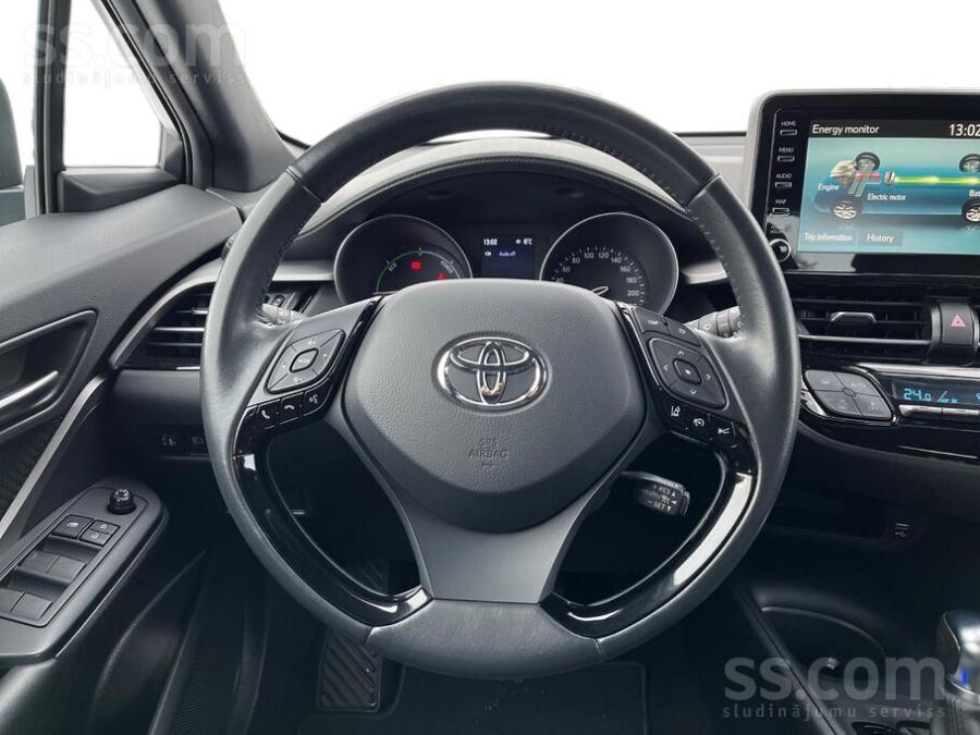 Pelēks Toyota C-HR 2023 Rīga, ar dzinēja tilpumu 1.80 L un nobraukumu 62 tūkst. km par 21990 €, foto 13 vietnē AUTOMOTO.COM.LV