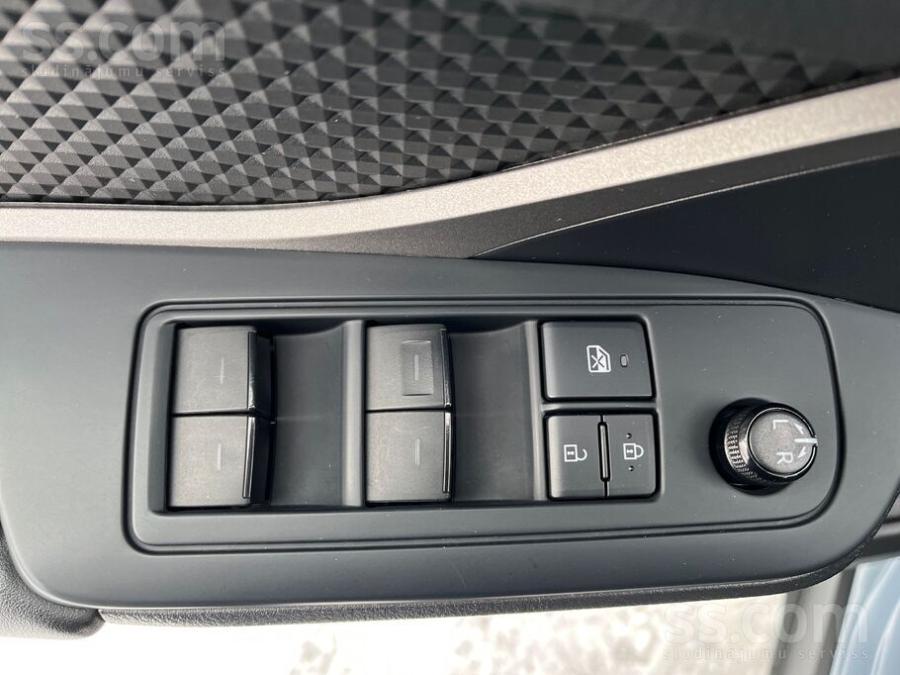 Pelēks Toyota C-HR 2023 Rīga, ar dzinēja tilpumu 1.80 L un nobraukumu 62 tūkst. km par 21990 €, foto 19 vietnē AUTOMOTO.COM.LV
