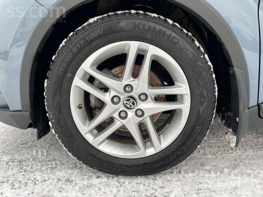 Pelēks Toyota C-HR 2023 Rīga, ar dzinēja tilpumu 1.80 L un nobraukumu 62 tūkst. km par 21990 €, foto 21 vietnē AUTOMOTO.COM.LV