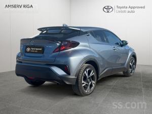 Серый Тойота C-HR 2023 в Рига, объемом двигателя 1.80 л и пробегом 49 тыс. км за 22900 €, фото 3 на AUTOMOTO.COM.LV