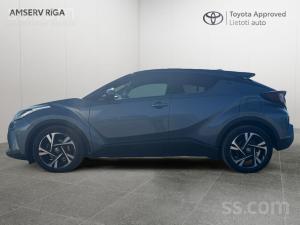 Серый Тойота C-HR 2023 в Рига, объемом двигателя 1.80 л и пробегом 49 тыс. км за 22900 €, фото 4 на AUTOMOTO.COM.LV