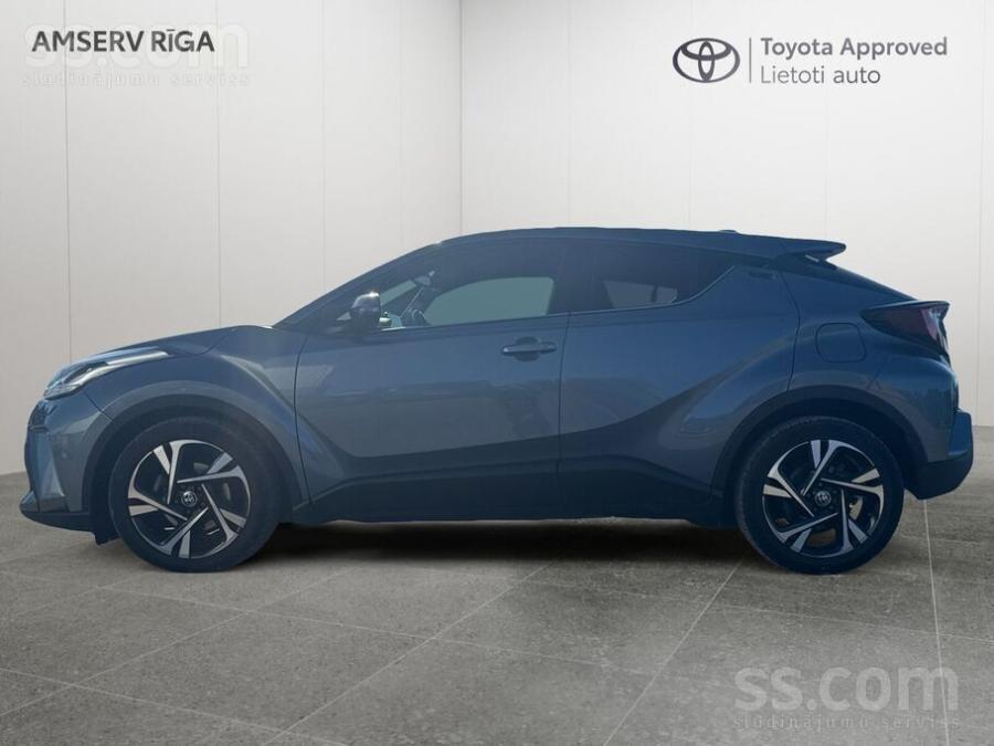 Серый Тойота C-HR 2023 в Рига, объемом двигателя 1.80 л и пробегом 49 тыс. км за 22900 €, фото 4 на AUTOMOTO.COM.LV