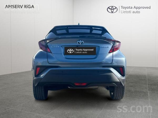 Grey Toyota C-HR 2023 in Riga, with an engine capacity of 1.80 L and mileage of 49 thousand km for 22900 €, photo 4 on AUTOMOTO.COM.LV