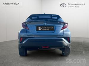 Серый Тойота C-HR 2023 в Рига, объемом двигателя 1.80 л и пробегом 49 тыс. км за 22900 €, фото 5 на AUTOMOTO.COM.LV
