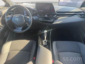 Серый Тойота C-HR 2023 в Рига, объемом двигателя 1.80 л и пробегом 49 тыс. км за 22900 €, фото 9 на AUTOMOTO.COM.LV