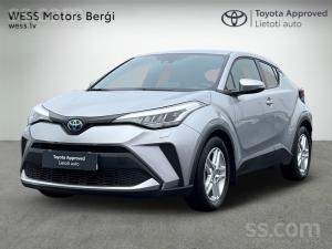 Grey Toyota C-HR 2023 in Riga, with an engine capacity of 1.80 L and mileage of 65 thousand km for 21990 €, photo  on AUTOMOTO.COM.LV