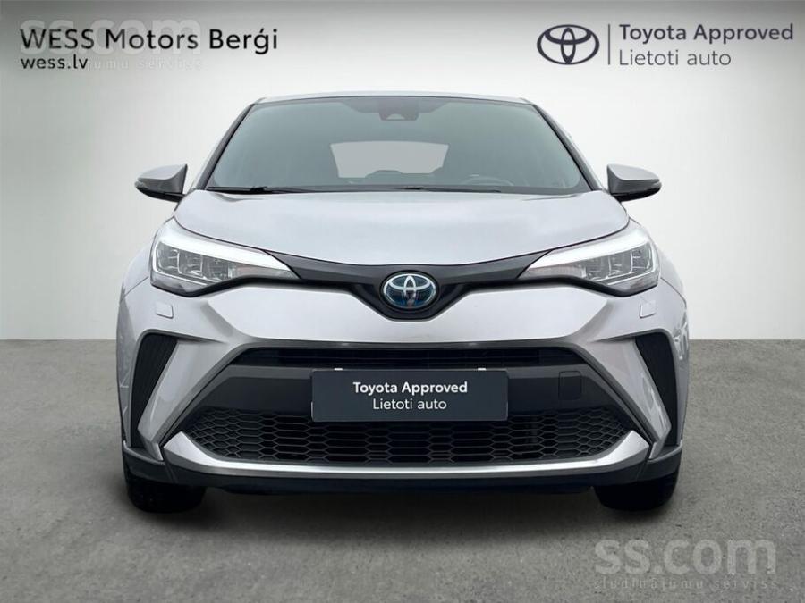 Grey Toyota C-HR 2023 in Riga, with an engine capacity of 1.80 L and mileage of 65 thousand km for 21990 €, photo 6 on AUTOMOTO.COM.LV