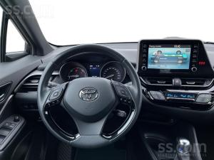 Grey Toyota C-HR 2023 in Riga, with an engine capacity of 1.80 L and mileage of 65 thousand km for 21990 €, photo 9 on AUTOMOTO.COM.LV