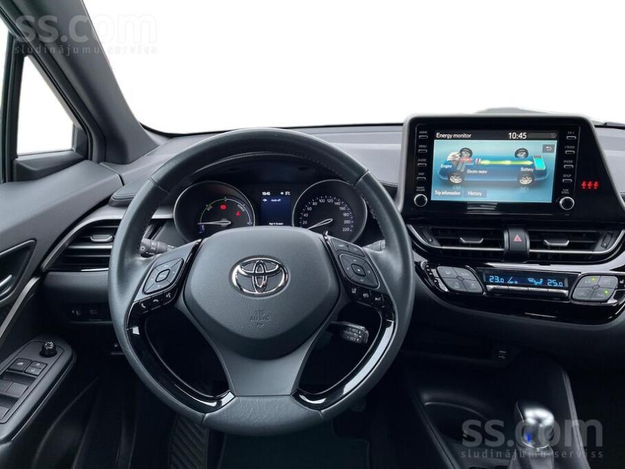 Grey Toyota C-HR 2023 in Riga, with an engine capacity of 1.80 L and mileage of 65 thousand km for 21990 €, photo 9 on AUTOMOTO.COM.LV
