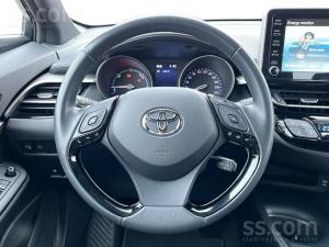 Grey Toyota C-HR 2023 in Riga, with an engine capacity of 1.80 L and mileage of 65 thousand km for 21990 €, photo 12 on AUTOMOTO.COM.LV