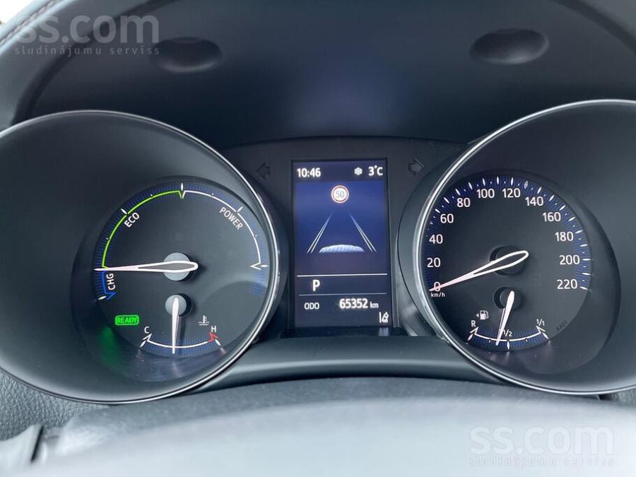 Grey Toyota C-HR 2023 in Riga, with an engine capacity of 1.80 L and mileage of 65 thousand km for 21990 €, photo 13 on AUTOMOTO.COM.LV