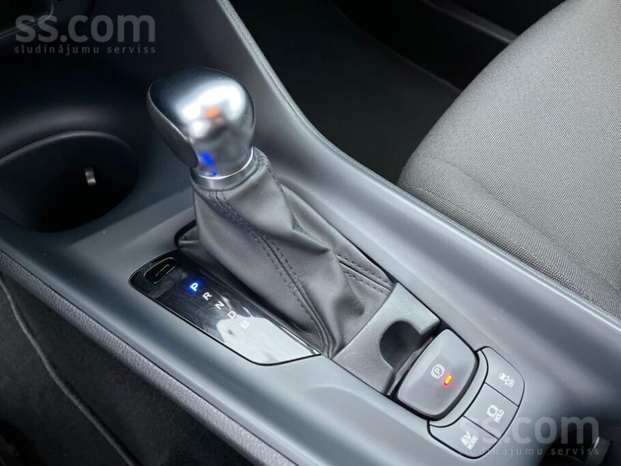 Grey Toyota C-HR 2023 in Riga, with an engine capacity of 1.80 L and mileage of 65 thousand km for 21990 €, photo 15 on AUTOMOTO.COM.LV