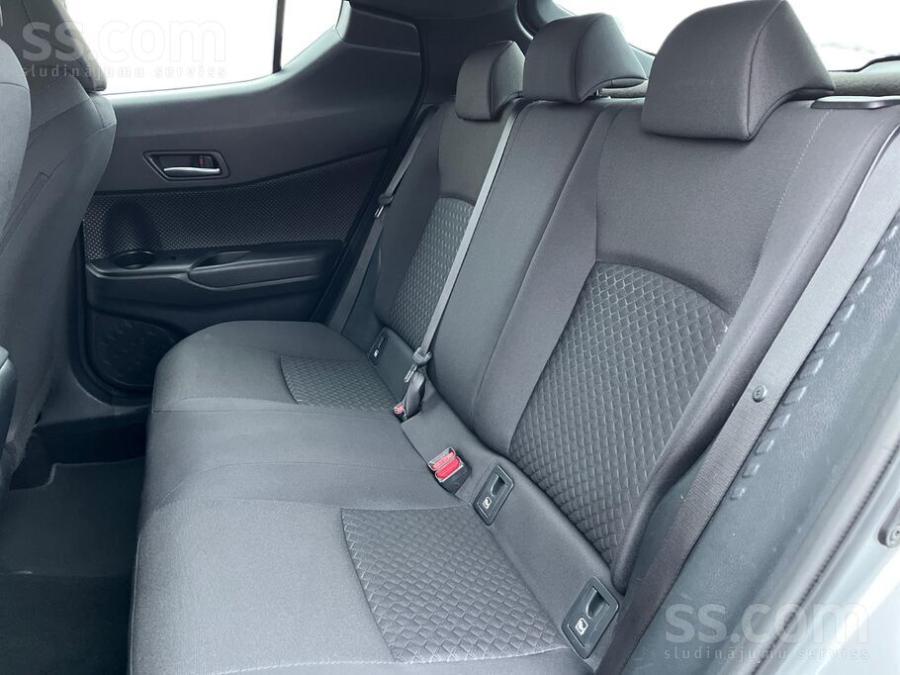 Grey Toyota C-HR 2023 in Riga, with an engine capacity of 1.80 L and mileage of 65 thousand km for 21990 €, photo 16 on AUTOMOTO.COM.LV