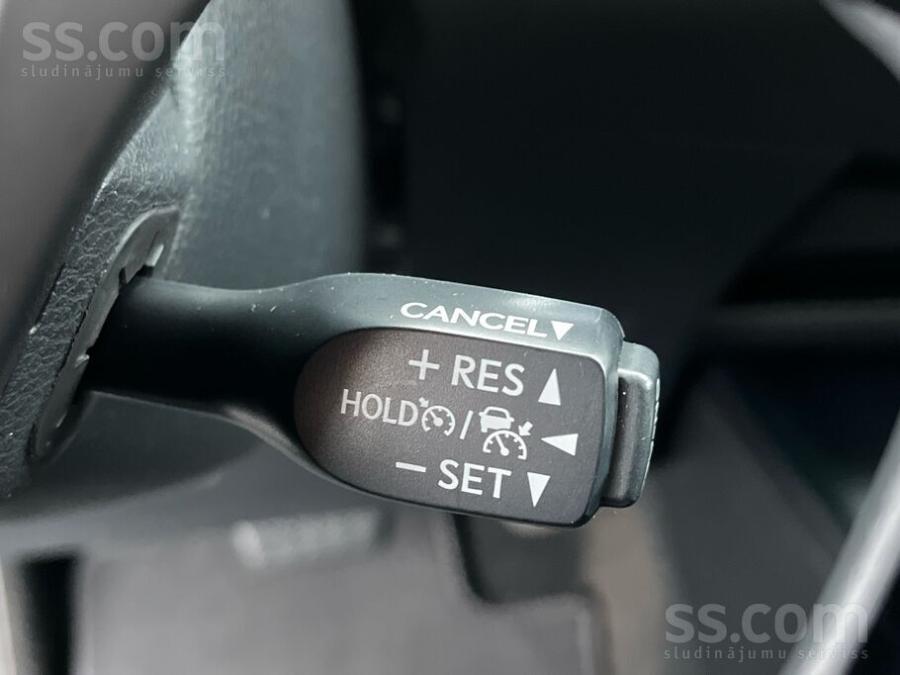 Grey Toyota C-HR 2023 in Riga, with an engine capacity of 1.80 L and mileage of 65 thousand km for 21990 €, photo 19 on AUTOMOTO.COM.LV