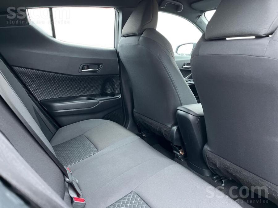 Grey Toyota C-HR 2023 in Riga, with an engine capacity of 1.80 L and mileage of 65 thousand km for 21990 €, photo 23 on AUTOMOTO.COM.LV