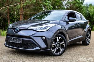 Pelēks Toyota C-HR 2023 Kretinga, ar dzinēja tilpumu 1.80 L un nobraukumu 30 tūkst. km par 23299 €, foto  vietnē AUTOMOTO.COM.LV