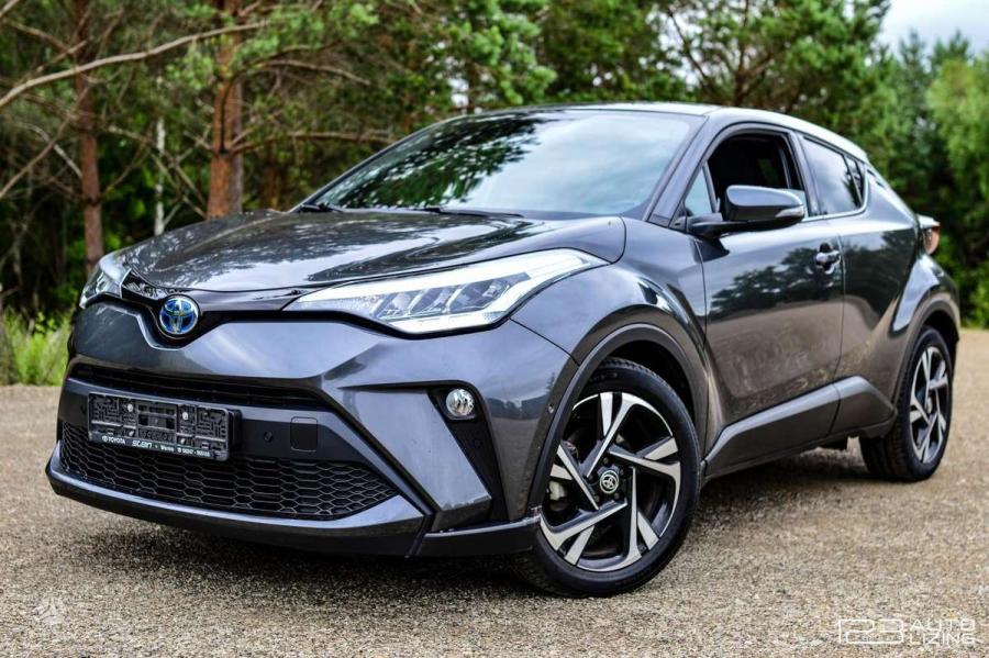 Pelēks Toyota C-HR 2023 Kretinga, ar dzinēja tilpumu 1.80 L un nobraukumu 30 tūkst. km par 23299 €, foto 1 vietnē AUTOMOTO.COM.LV