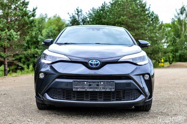 Pelēks Toyota C-HR 2023 Kretinga, ar dzinēja tilpumu 1.80 L un nobraukumu 30 tūkst. km par 23299 €, foto 4 vietnē AUTOMOTO.COM.LV