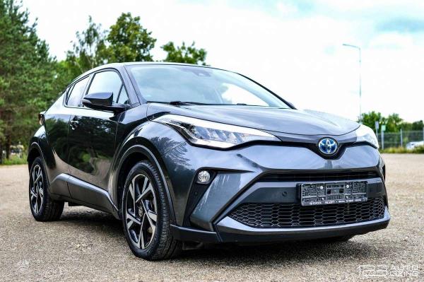 Pelēks Toyota C-HR 2023 Kretinga, ar dzinēja tilpumu 1.80 L un nobraukumu 30 tūkst. km par 23299 €, foto 5 vietnē AUTOMOTO.COM.LV