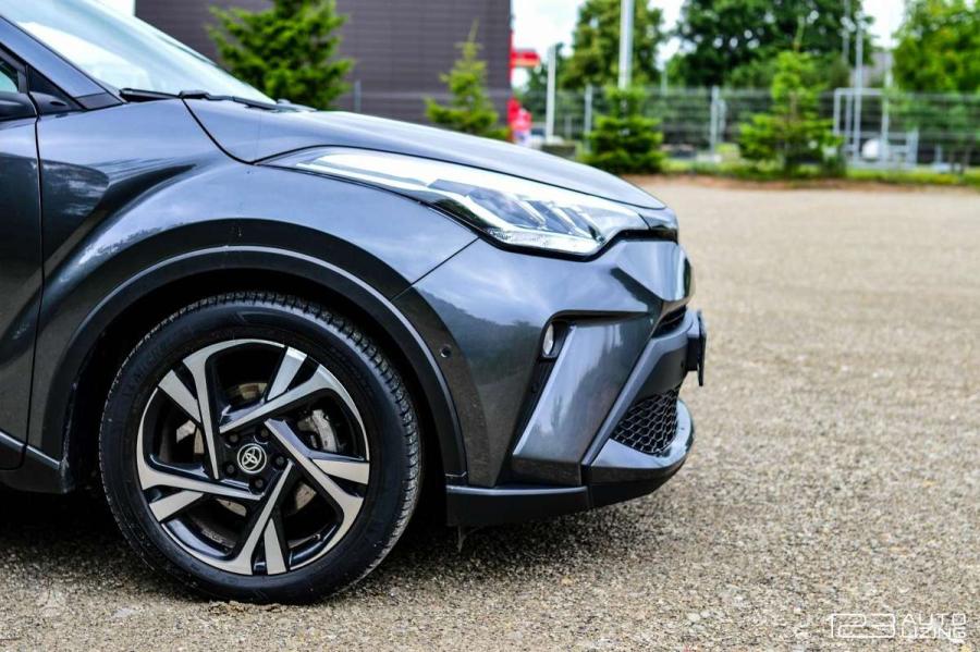 Pelēks Toyota C-HR 2023 Kretinga, ar dzinēja tilpumu 1.80 L un nobraukumu 30 tūkst. km par 23299 €, foto 7 vietnē AUTOMOTO.COM.LV