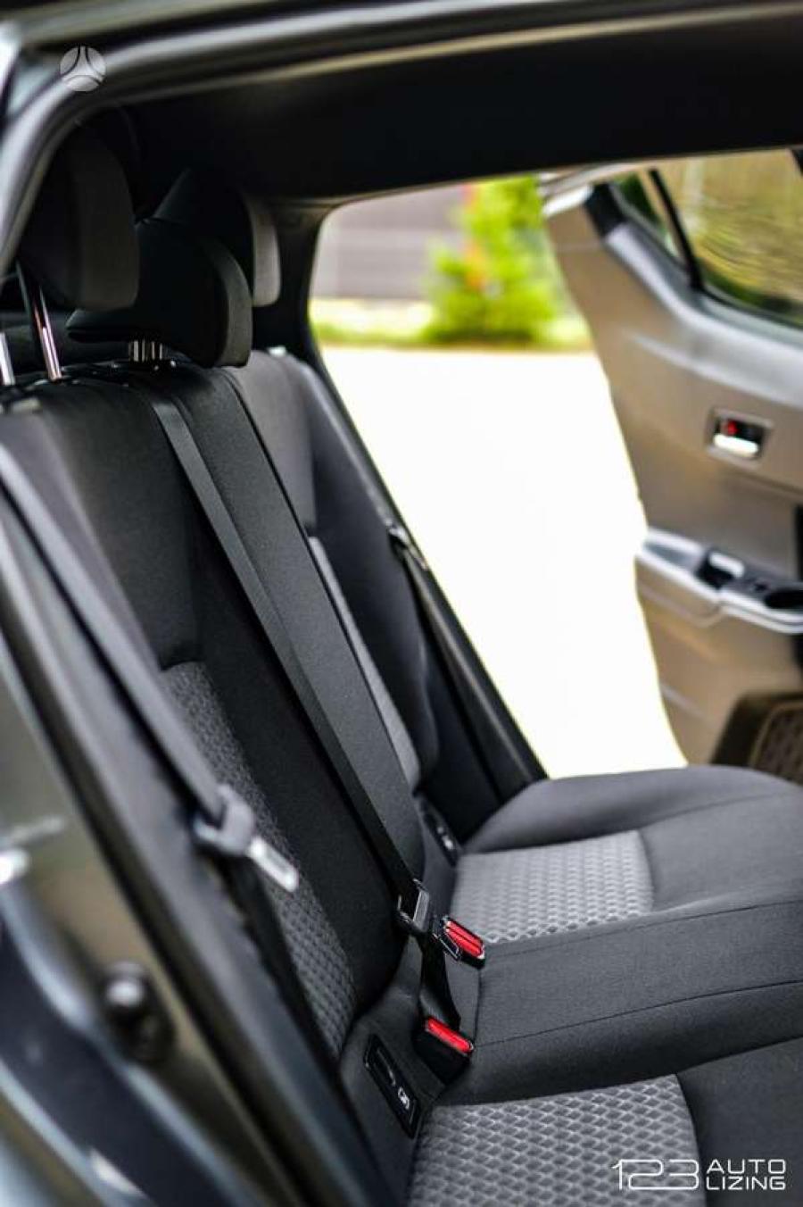 Pelēks Toyota C-HR 2023 Kretinga, ar dzinēja tilpumu 1.80 L un nobraukumu 30 tūkst. km par 23299 €, foto 14 vietnē AUTOMOTO.COM.LV