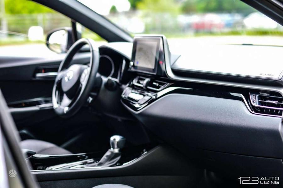 Pelēks Toyota C-HR 2023 Kretinga, ar dzinēja tilpumu 1.80 L un nobraukumu 30 tūkst. km par 23299 €, foto 18 vietnē AUTOMOTO.COM.LV
