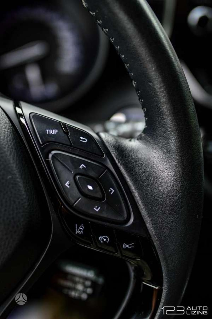 Pelēks Toyota C-HR 2023 Kretinga, ar dzinēja tilpumu 1.80 L un nobraukumu 30 tūkst. km par 23299 €, foto 27 vietnē AUTOMOTO.COM.LV