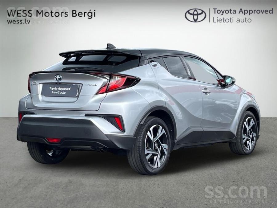 Pelēks Toyota C-HR 2023 Rīga, ar dzinēja tilpumu 1.80 L un nobraukumu 100 tūkst. km par 23990 €, foto 3 vietnē AUTOMOTO.COM.LV