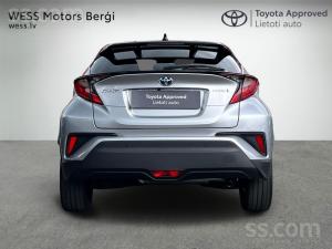 Pelēks Toyota C-HR 2023 Rīga, ar dzinēja tilpumu 1.80 L un nobraukumu 100 tūkst. km par 23990 €, foto 5 vietnē AUTOMOTO.COM.LV
