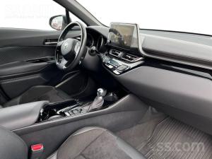 Pelēks Toyota C-HR 2023 Rīga, ar dzinēja tilpumu 1.80 L un nobraukumu 100 tūkst. km par 23990 €, foto 7 vietnē AUTOMOTO.COM.LV