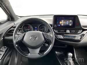Pelēks Toyota C-HR 2023 Rīga, ar dzinēja tilpumu 1.80 L un nobraukumu 100 tūkst. km par 23990 €, foto 10 vietnē AUTOMOTO.COM.LV