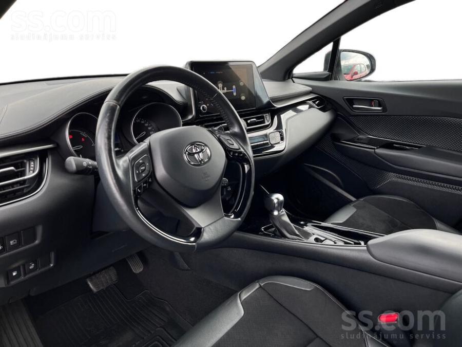 Pelēks Toyota C-HR 2023 Rīga, ar dzinēja tilpumu 1.80 L un nobraukumu 100 tūkst. km par 23990 €, foto 12 vietnē AUTOMOTO.COM.LV