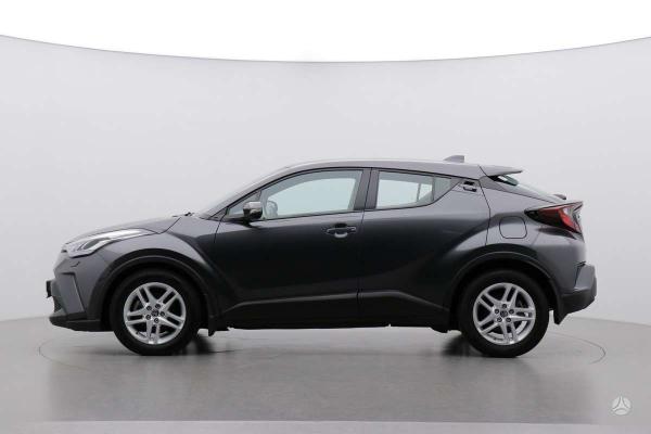 Серый Тойота C-HR 2023 в Вильнюс, объемом двигателя 1.80 л и пробегом 40 тыс. км за 24500 €, фото 4 на AUTOMOTO.COM.LV