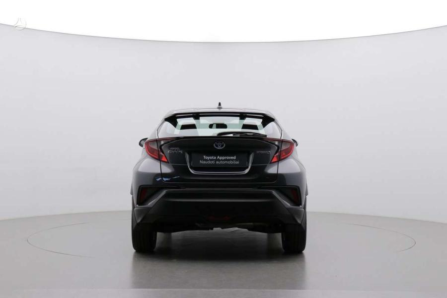 Grey Toyota C-HR 2023 in Vilnius, with an engine capacity of 1.80 L and mileage of 40 thousand km for 24500 €, photo 6 on AUTOMOTO.COM.LV