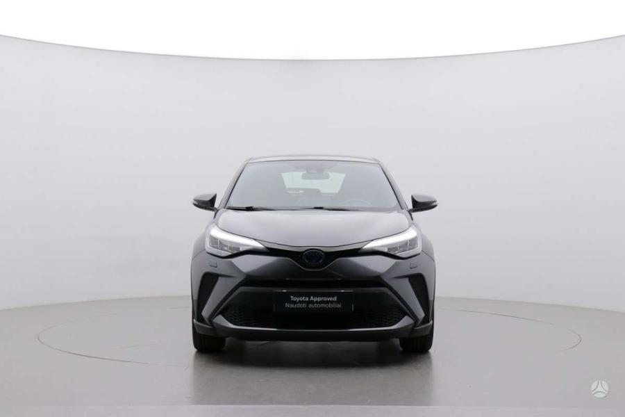 Grey Toyota C-HR 2023 in Vilnius, with an engine capacity of 1.80 L and mileage of 40 thousand km for 24500 €, photo 7 on AUTOMOTO.COM.LV