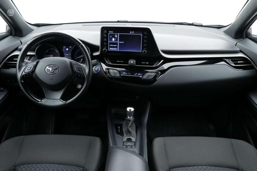 Grey Toyota C-HR 2023 in Vilnius, with an engine capacity of 1.80 L and mileage of 40 thousand km for 24500 €, photo 8 on AUTOMOTO.COM.LV