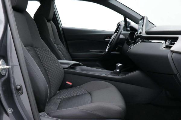 Серый Тойота C-HR 2023 в Вильнюс, объемом двигателя 1.80 л и пробегом 40 тыс. км за 24500 €, фото 9 на AUTOMOTO.COM.LV